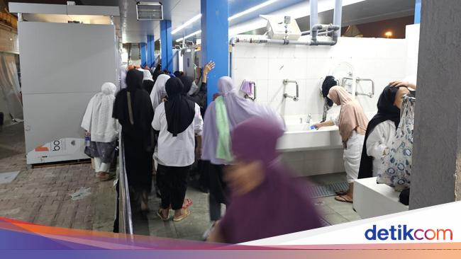 Kondisi Jemaah Haji di Mina: Berdesakan di Tenda, Antre WC Berjam-jam