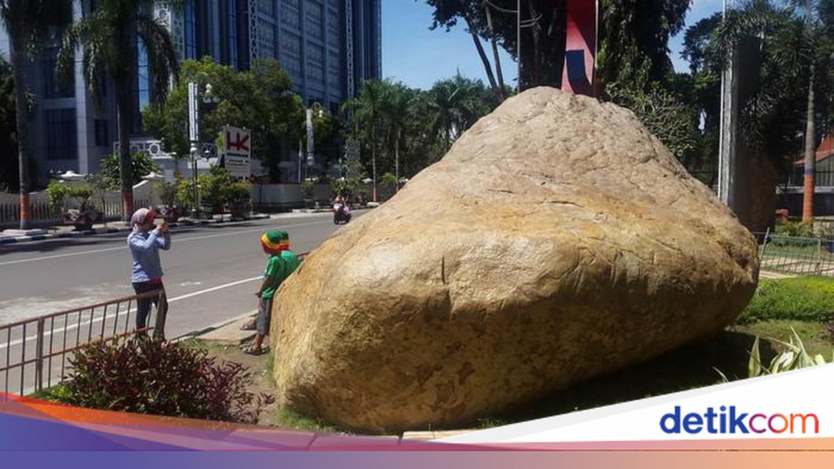 4 Fakta Watu Semar Ikon Alun-alun Bojonegoro dan Cerita Legendanya