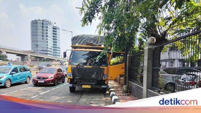 Diamankan, Ini Truk Kuning yang Ditabrak Mobil Porsche di Tol Dalam Kota