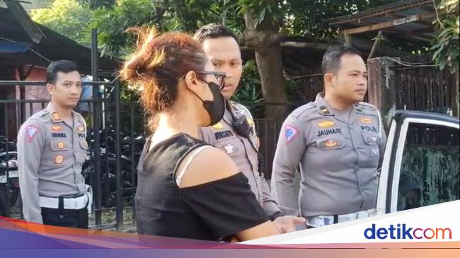 Wanita Pemobil Tancap Gas Bawa Kabur Polisi Usai Tabrak Motor di Bangkalan