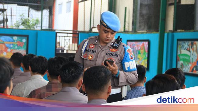 Cegah Judi Online, Polres Malang Cek Ponsel Anggota Secara Berkala