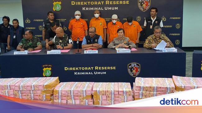 Gaji Operator Mesin Uang Palsu Jakbar Rp 1 Juta Sehari, Bonus Rp 100 Juta