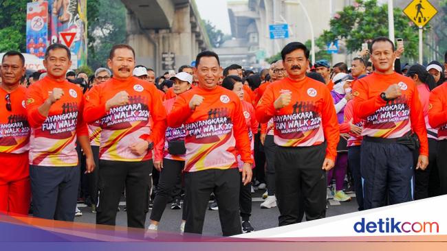 Momen Kapolri-Jaksa Agung-Menkopolhukam di Bhayangkara Fun Walk 2024