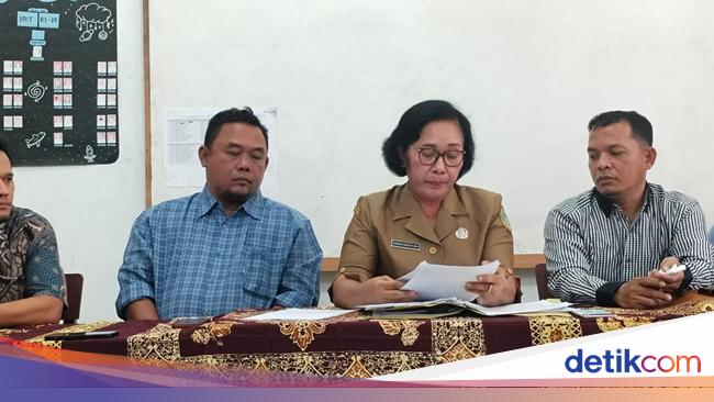 SMAN 8 Medan Dituding Tak Naikkan Siswi karena Isu Pungli, Kepsek Membantah SMAN 8 Medan Dituding Tak Naikkan Siswi karena Isu Pungli, Kepsek Membantah