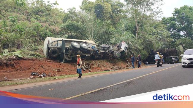 Pulang Rantau, Pemotor Tewas Terseret Truk di Tanjakan Alinayin Ciamis Pulang Rantau, Pemotor Tewas Terseret Truk di Tanjakan Alinayin Ciamis