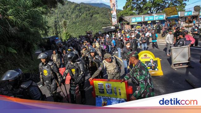 Ratusan Lapak PKL di Puncak Dibongkar