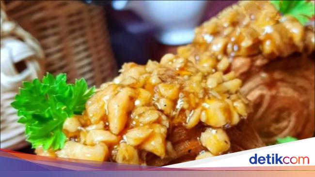 Roti Cromboloni Ayam Saus BBQ yang Super Gurih