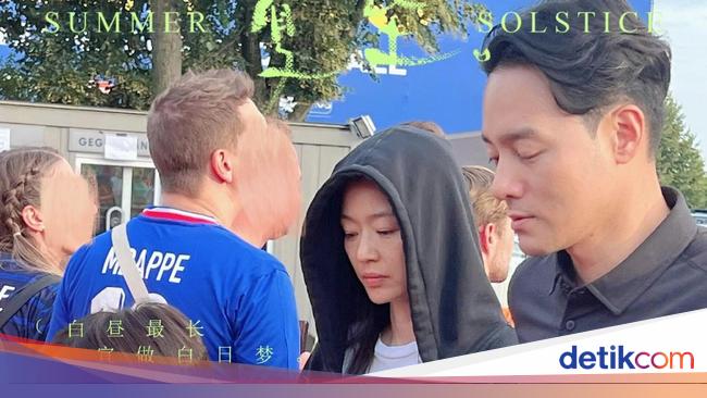 Jun Ji Hyun Nonton Bola di Jerman, Wajah Ganteng Suaminya Bikin Salfok