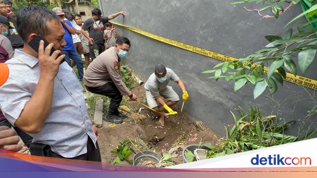 Heboh Balita Kediri Ditemukan Tewas Dikubur di Samping Rumah Heboh Balita Kediri Ditemukan Tewas Dikubur di Samping Rumah