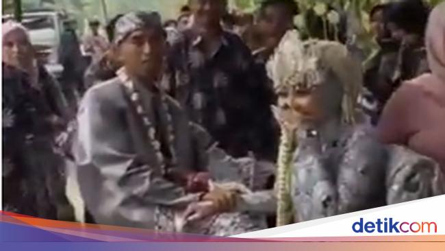 Viral Pengantin di Temanggung Diarak Pakai 'Gerobak Kencana'