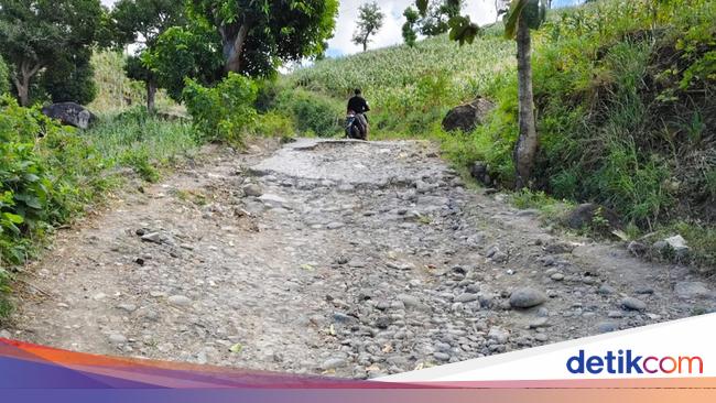 Warga Mangepong Jeneponto Keluhkan Jalan Rusak Parah 17 Tahun Tak Diperbaiki