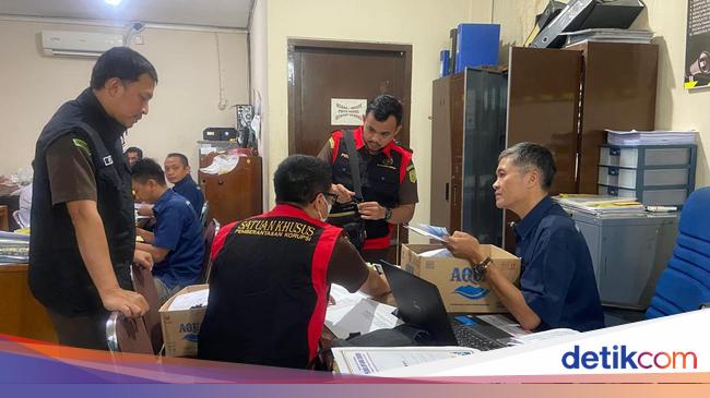 Kepanikan Nasabah Saat Kejari Usut Korupsi di BPR Bank Cirebon