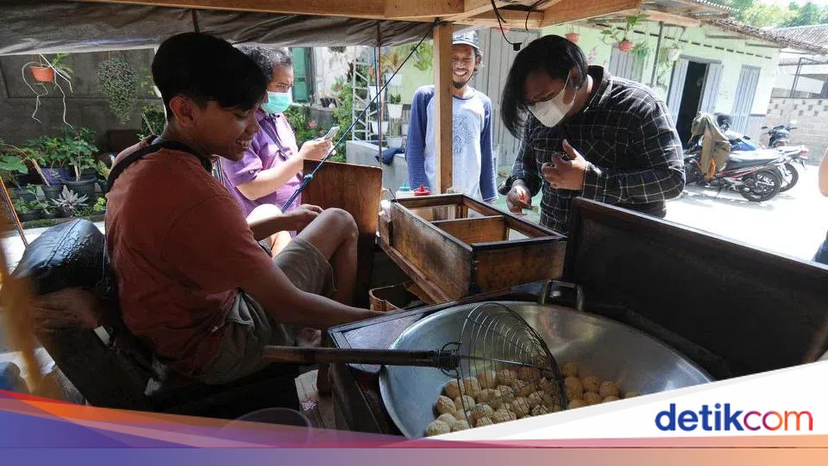 Ini Alasan Kocak Mengapa Orang Menyesal Jajan Tahu Bulat