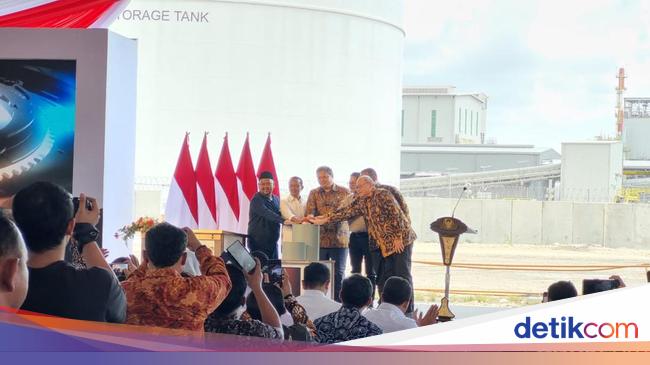 Smelter PT Freeport Indonesia di JIIPE Gresik Resmi Beroperasi