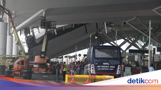Diguyur Hujan Deras, Atap Bandara Indira Gandhi New Delhi Ambruk