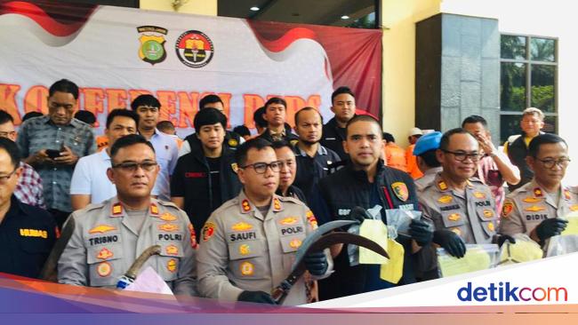 Polisi Tangkap Perampok Viral yang Lukai Emak-emak Bos Warung di Bekasi Polisi Tangkap Perampok Viral yang Lukai Emak-emak Bos Warung di Bekasi