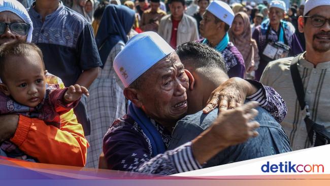Momen Haru Jemaah Haji Kembali Bertemu Keluarga Momen Haru Jemaah Haji Kembali Bertemu Keluarga