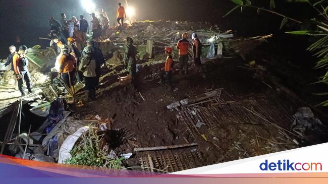 Petaka Longsor Tanah Gerak Timbun 4 Pekerja Kandang Ayam di Blitar Petaka Longsor Tanah Gerak Timbun 4 Pekerja Kandang Ayam di Blitar