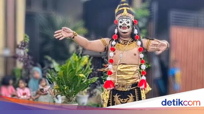 Mengenal Sisi Lain di Balik Tari Topeng Kona di Bondowoso