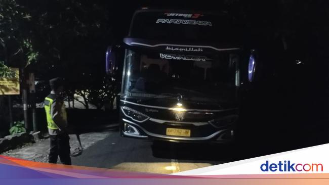 Ada Bus Mogok di Jalan Baron Tanjungsari Gunungkidul, Arus Lalin Dialihkan