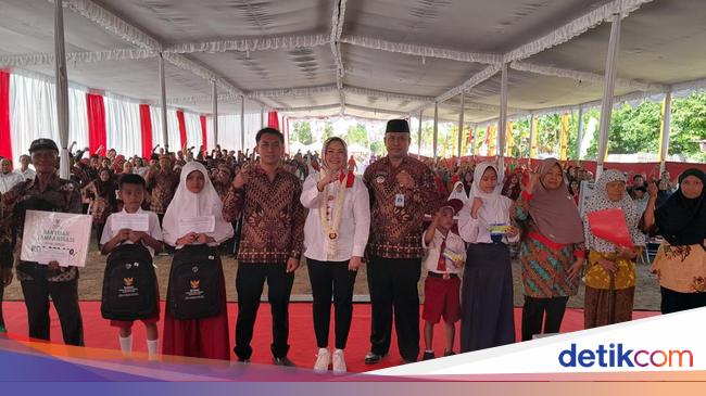 Sambang Warga Desa Krajan, Bupati Klaten Resmikan TPS 3R