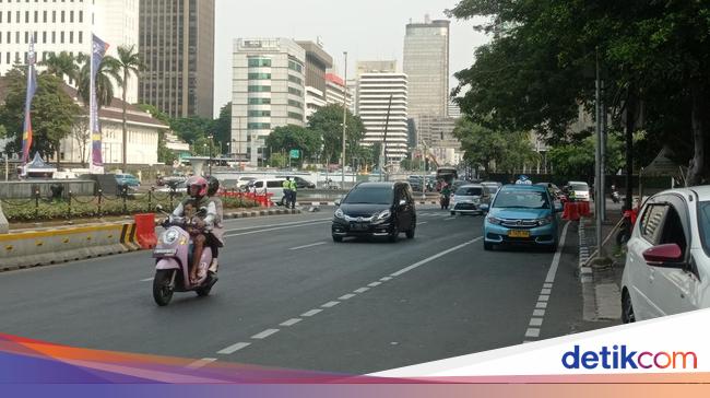 Jalan Medan Merdeka Barat Dibuka Kembali Usai Demo Buruh, Lalin Lancar