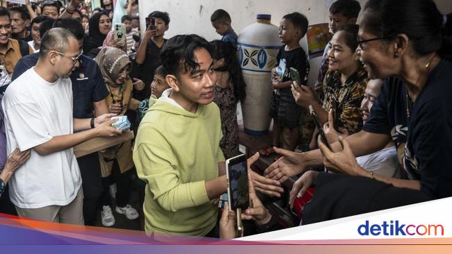 Potret Gibran Blusukan di Jakarta, Ditemani Raffi Ahmad Potret Gibran Blusukan di Jakarta, Ditemani Raffi Ahmad