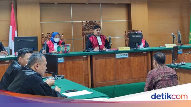 Oknum Pegawai PT Pos di Serang Didakwa Gelapkan Pajak Sejumlah Desa Oknum Pegawai PT Pos di Serang Didakwa Gelapkan Pajak Sejumlah Desa