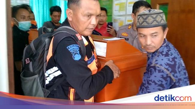 Innova Seruduk Truk di Tol Batang, 3 Korban Tewas Sekeluarga Asal Blora