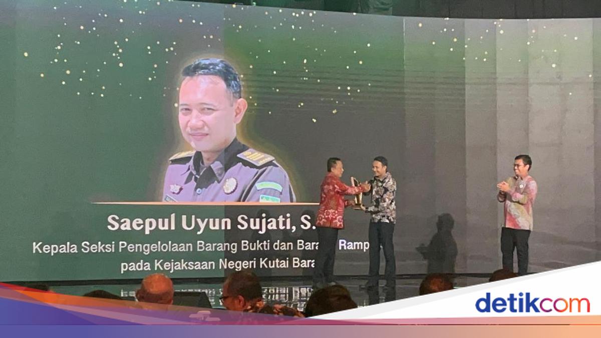 Saepul Uyun Sujati Raih Penghargaan Jaksa Inovatif Adhyaksa Awards 2024
