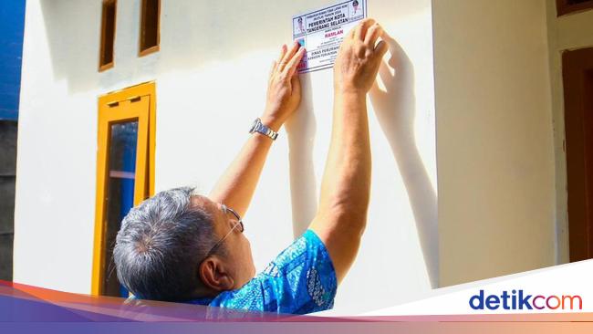 Walkot Tangsel Benyamin Resmikan Bedah Rumah Bagi Warga Setu