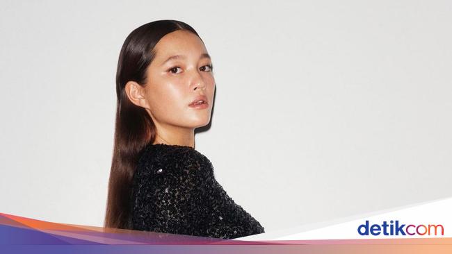7 Potret Lily Chee, Model Pacar Tobey Maguire yang Beda Usia 29 Tahun