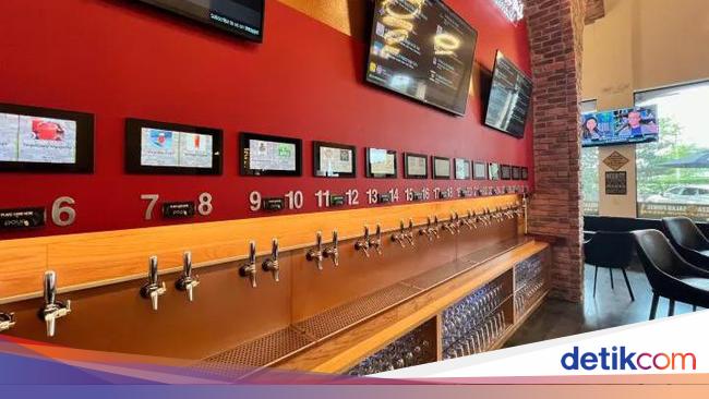 Unik! Tempat Makan Pizza Ini Punya Dinding Raksasa dengan 30 Keran Bir