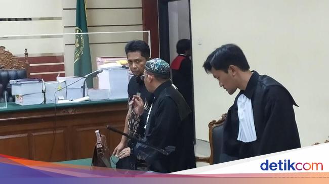 Jalani Sidang Perdana Ini Dakwaan Eks Kepala Bppd Sidoarjo Ari Suyono