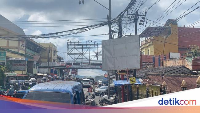 Iklan Miras di Jalur Puncak Cianjur Akhirnya Diturunkan