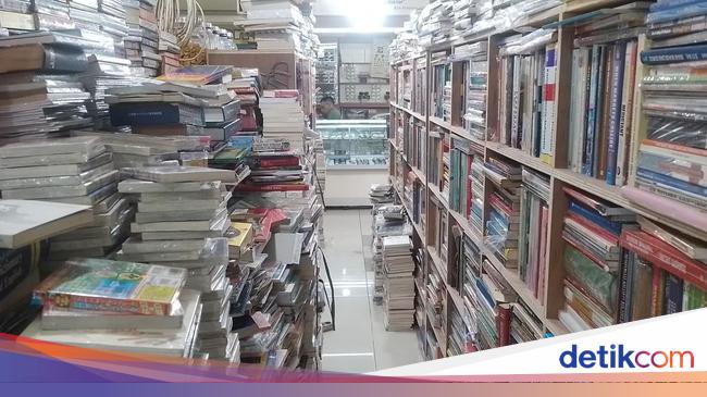 Reda Derita Pedagang di Pasar Buku Blok M