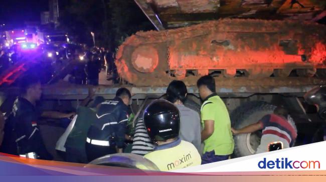2 Wanita di Jambi Tewas Terjepit Truk Muatan Alat Berat, Sopir Kabur