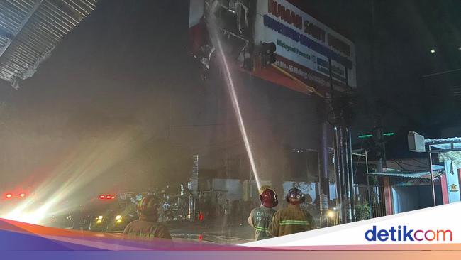 Baliho Rumah Sakit di Kota Malang Terbakar, Penyebab Diselidiki