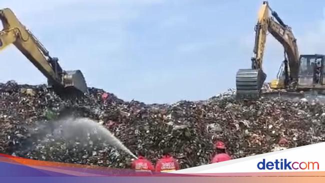 TPA Suwung Kembali Terbakar, 5 Mobil Damkar Dikerahkan