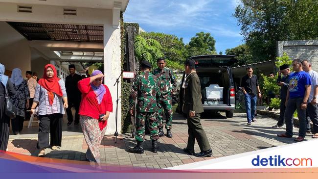 Mantan Gubernur Jabar HR Nuriana Meninggal karena Sakit