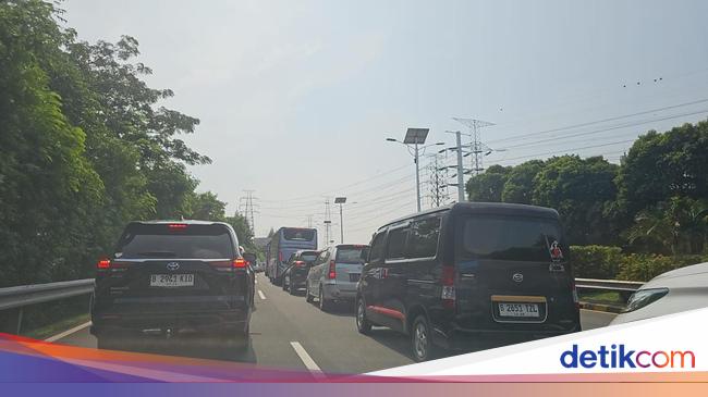 Tol Cawang Arah Semanggi Masih Macet Jelang Tengah Hari
