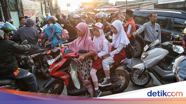 Macet Horor di Jalan Rorotan 1 Imbas Proyek Galian