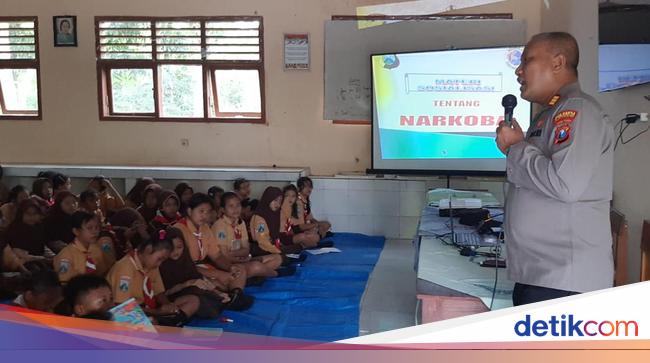 Ratusan Siswa SMPN 2 Pesanggaran Banyuwangi Ikuti Sosialisasi Bahaya Narkoba