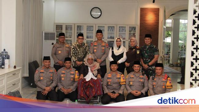 Kapolda Jatim Silaturahmi ke Ponpes Al Falah Ploso Mojo Kediri Kapolda Jatim Silaturahmi ke Ponpes Al Falah Ploso Mojo Kediri