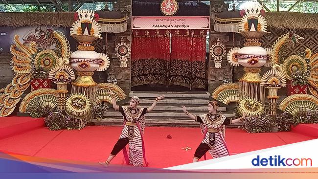 PKB 2024 Tampilkan Tari Topeng Khas Cirebon, Edukasi Budaya ke Warga Bali
