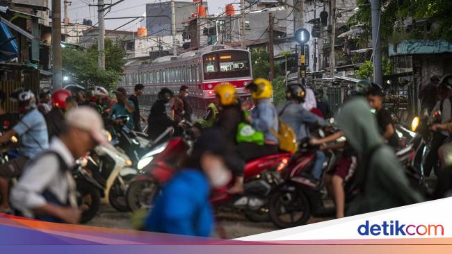 Perlintasan Sebidang Kereta Api di Roxy Bakal Ditutup