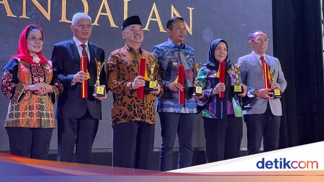 Pj Walkot Mojokerto Sabet Penghargaan Pembina Koperasi Andalan