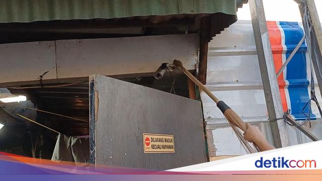 Bedeng Ber-AC Dilengkapi CCTV Ternyata 'Apotek' Narkoba Kampung Bahari