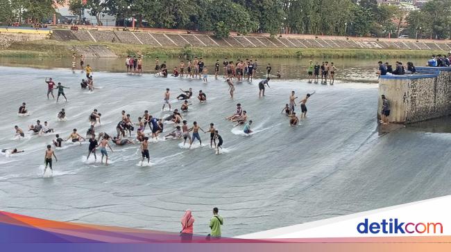 Diingatkan Bahaya Surfing di Bendung Simongan, Warga Bentak Anggota TNI