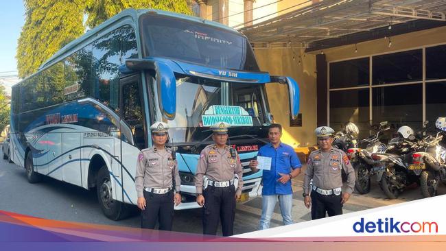 Viral Bus Widji Ngeblong di Jalan Nasional Lamongan, Sopirnya Diamankan